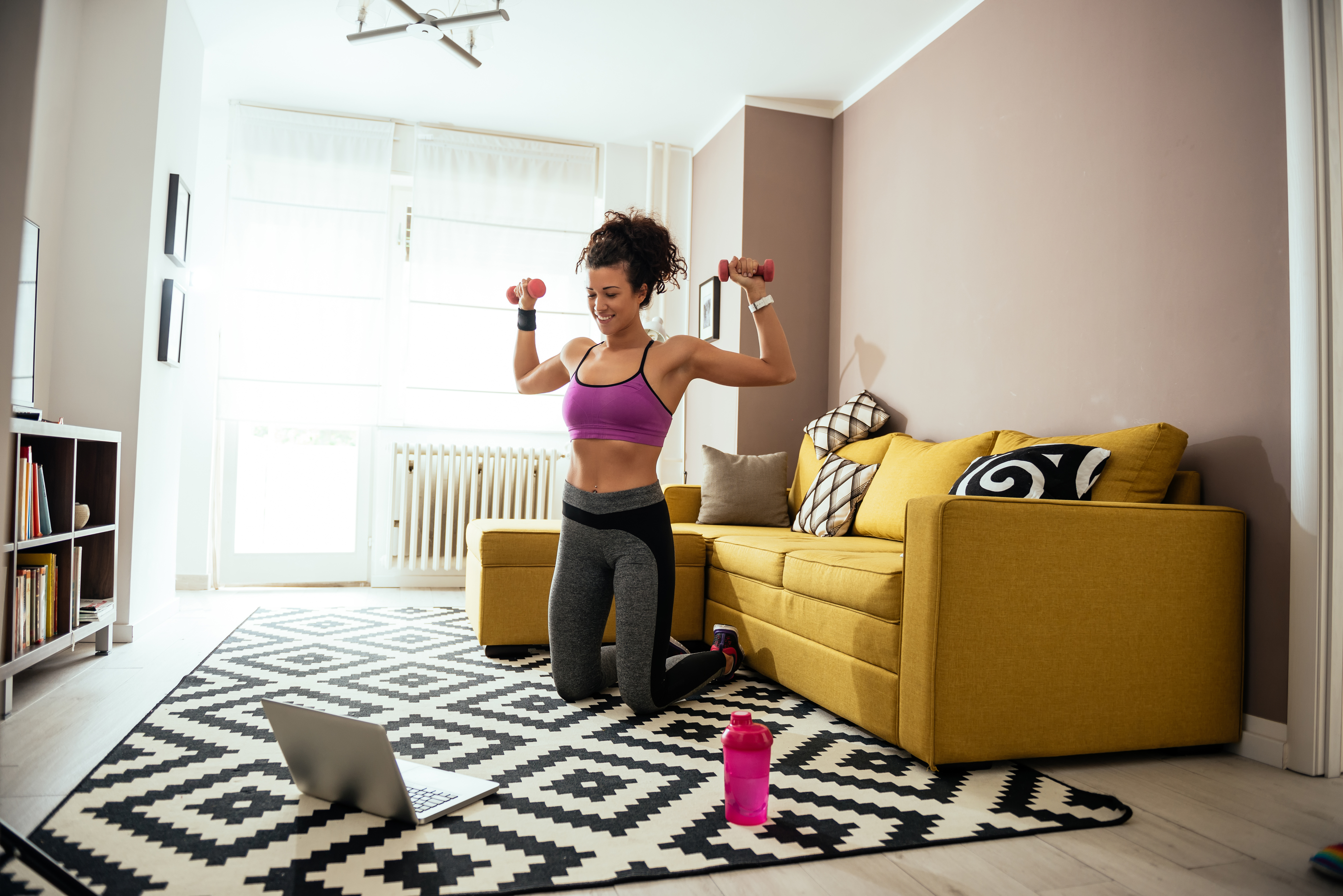 The Pros and Cons of Online Fitness Training